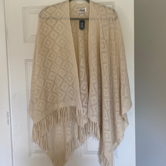 Ariana by Howards | Other | Cape Cream Color W Diamond Pattern | Poshmark